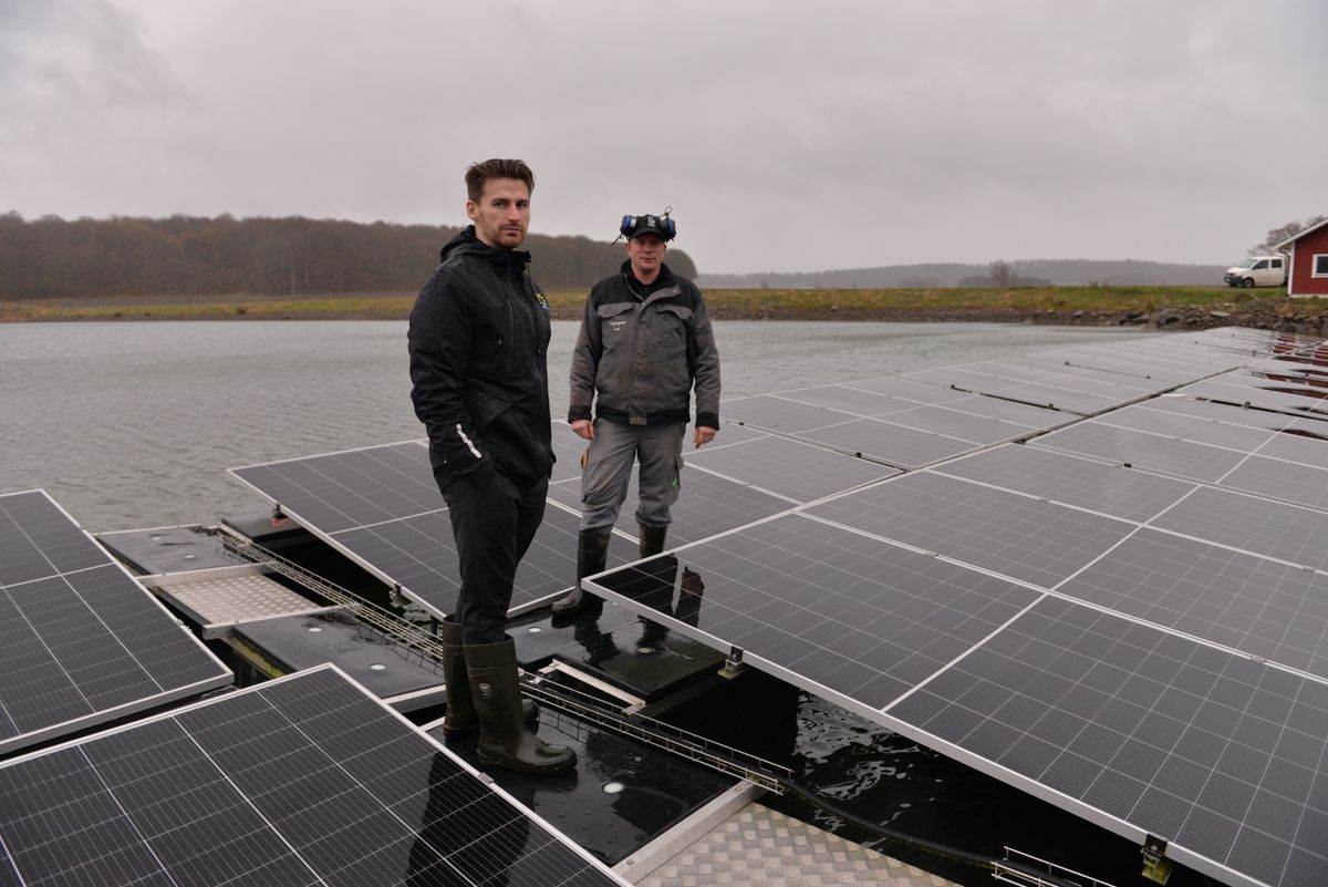Flytande solceller driver bevattningspumpar på Tångagård | ATL